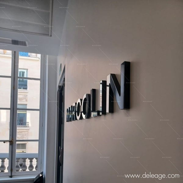 Lettre et logo en Plexiglas sur mesure - Store Deléage