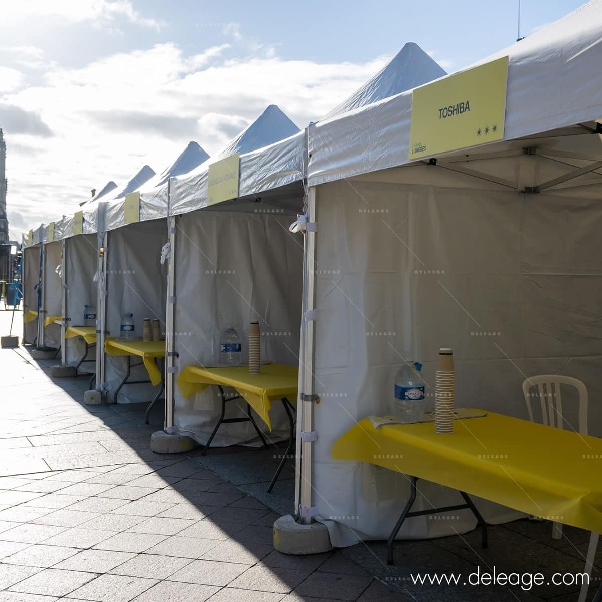 Tente de stand et d’accueil, dais d’accueil - Deléage